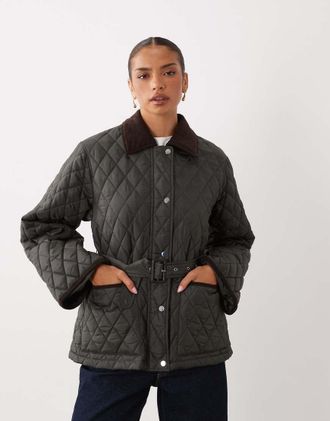 Gina Tricot Gina Tricot gesteppte Jacke mit G&uuml;rtel in Dunkelgr&uuml;n