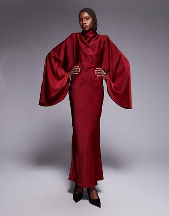 Asos Satin-Maxikleid in Rot mit Stehkragen und akzentuierten &Auml;rmeln