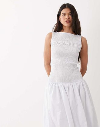 Asos Gesmoktes Popeline-Maxikleid in Cremewei&szlig; mit volumin&ouml;sem Rock