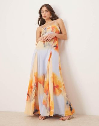 Asos Chiffon-Maxikleid mit Riemchentr&auml;gern, tiefen Godets und gro&szlig;fl&auml;chigem Blumenmuster-Bunt