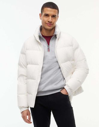 Tommy Hilfiger Daunen-Pufferjacke mit Logo-Patch in Wei&szlig;