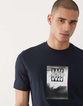 Boss Orange by Hugo Boss HUGO BOSS - T-shirt coupe classique &agrave; manches courtes et imprim&eacute; graphique - Bleu fonc&eacute;