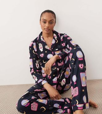 Chelsea Peers Tall - Lang&auml;rmliger Pyjama in Marineblau mit Tarotkarten-Print-Navy