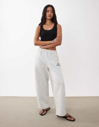 New Balance Sportliche Barrel-Jogginghose aus Fleece in Grau