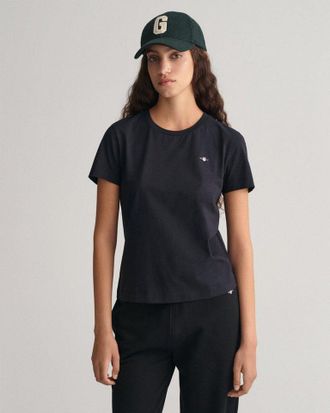 GANT T-Shirt REG SHIELD KA T-SHIRT mit einer kleinen aufgestickten Wappen-Grafik auf der Brust