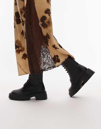 Topshop Lawrence - Robuste Schn&uuml;rstiefel in Schwarz