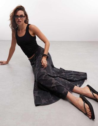 Weekday Jupe longue &agrave; imprim&eacute; camouflage-Vert