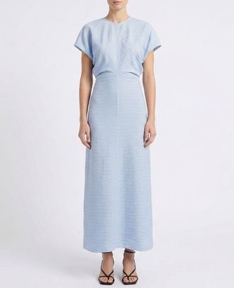 Toteme Robe fourreau midi en viscose drap&eacute;e &agrave; manches courtes