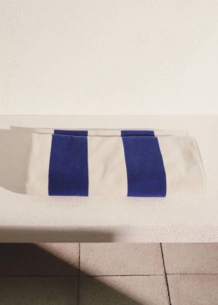 Mango Serviette plage en coton bouclette &agrave; rayures bleu &eacute;lectrique - Home - 100x180cm - MANGO HOME