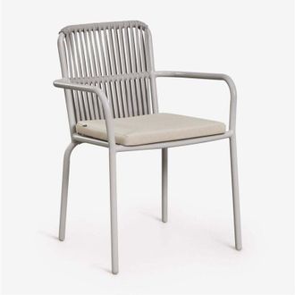 Sklum Alberta stapelbarer Gartenstuhl aus Aluminium mit Armlehnen Helles Grau