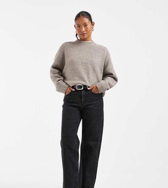 Only Petite High-Waist-Jeans mit weitem Bein in verwaschenem Schwarz