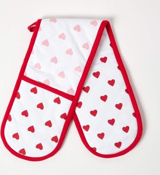 Homescapes Doppelter Ofenhandschuh Hearts, rosa rot weiß ca. 18 x 84 cm, Topfhandschuh doppelt aus 100% reiner Baumwolle mit Polyesterfüllung, waschbarer Doppel-