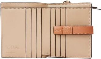 Loewe Portefeuille compact zipp&eacute; en cuir de veau souple grain&eacute;