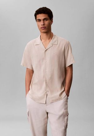 Calvin Klein Klassisches Hemd aus Leinenmix in Hellbeige mit Knopfleiste-Wei&szlig;