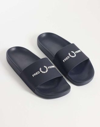 Fred Perry Slider in Marineblau mit Logo