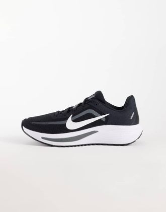 Nike Quest 7 baskets noires et blanches