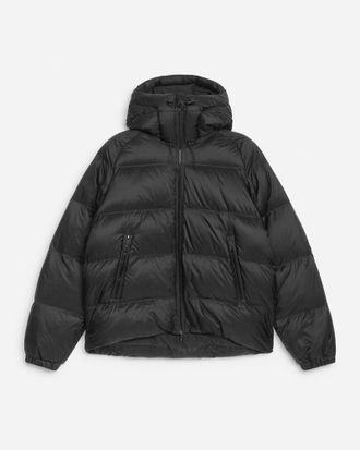 Arket Sportliche Upcycled Down Jacke -Schwarz