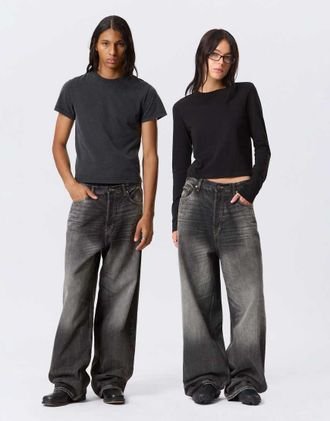 Weekday Astro - Unisex - Jeans in verblasstem Schwarz mit niedrigem Bund und weitem Schnitt