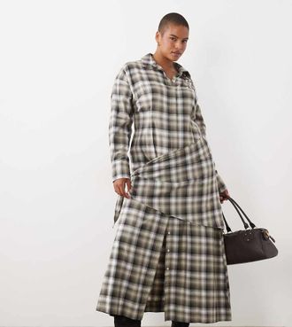 Asos Curve ASOS DESIGN Curve chemise midi &agrave; carreaux avec &eacute;charpe &agrave; nouer, &agrave; carreaux camel-Multi