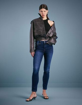 Good American Always Fits Good Legs - Eng anliegende Jeans-Blau