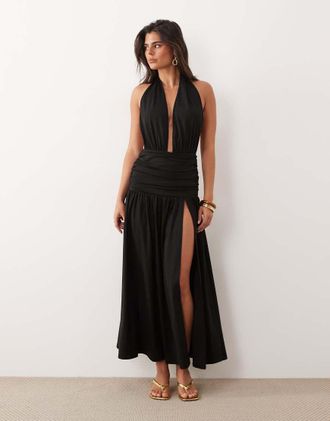 the frolic Exclusivit&eacute; - The Frolic - Robe longue fronc&eacute;e &agrave; d&eacute;collet&eacute; plongeant et dos nu avec fente sur la cuisse - Noir
