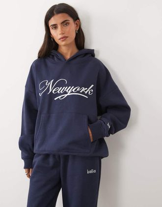 KAIIA Hoodie-Kombiteil mit hohem Baumwollanteil, New-York-Schriftzug-Stickerei und Oversize-Passform in Marineblau