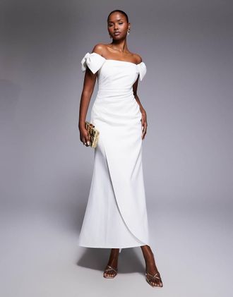 Forever New Bridal - Gerafftes Maxi-Brautkleid in Wei&szlig; mit Carmen-Ausschnitt