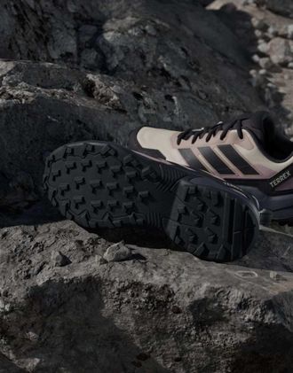 adidas adidas Performance Terrex eastrail 3 climaproof Hiking-Sneaker in Pink und Schwarz-Wei&szlig;