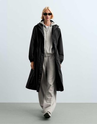 Oysho doudoune longue super l&eacute;g&egrave;re imperm&eacute;able en noir