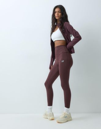 New Balance leggings essential taille haute 25 pouces en rouge cerise