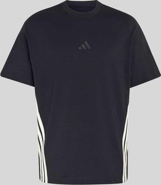 adidas Relaxed Fit T-Shirt aus reiner Baumwolle