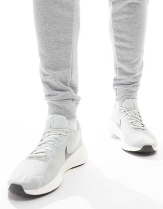 Nike Revolution 7 - Sneaker in Hellsilber