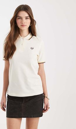 Fred Perry Polohemd in Ecru mit zwei Zierstreifen und Logo-Neutral
