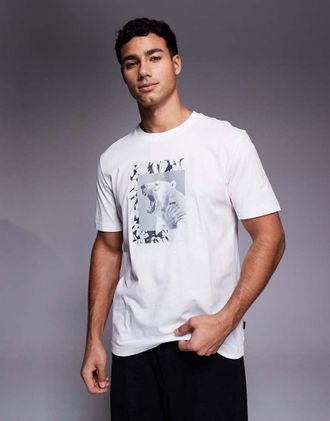 Boss Orange by Hugo Boss Lupo - T-Shirt in Wei&szlig; mit Eisb&auml;r-Print auf der Brust und regul&auml;rer Passform