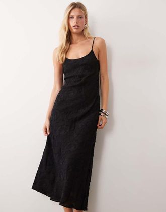 Mango robe midi textur&eacute;e &agrave; bretelles et col rond noire