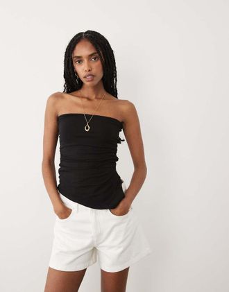 Arket Jeans-Shorts in Wei&szlig; mit mittelhohem Bund und f&uuml;nf Taschen