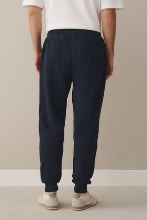 Next Jogginghose Leichte Slim Fit Jogginghose aus Jersey (1-tlg)