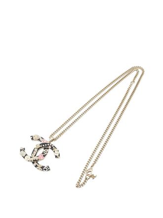 Chanel 2024 CC Gold Plated and Enamel Camellia Perfume Bag Icon Pendant Necklace costume necklace - Schwarz