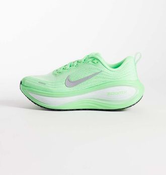 Nike Vomero Plus Sneaker in Gr&uuml;n und Wei&szlig;