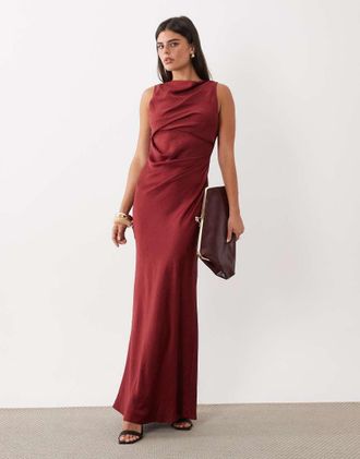 Asos Maxikleid aus Satin mit drapiertem Oberteil und Wasserfallausschnitt am R&uuml;cken in Rot
