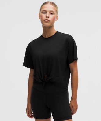lululemon Multisport-Kurzarmshirt mit Knoten-Detail vorne f&uuml;r Frauen - Gr&ouml;&szlig;e XL in Black