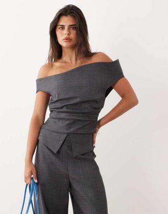 Asos top densemble ajust&eacute; &agrave; &eacute;paules d&eacute;nud&eacute;es en charbon-Gris