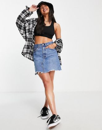 Levi's Kultiger, dekonstruierter Rock in mittelblauer Waschung
