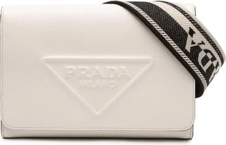 Prada Hobo Bags - Saffiano Triangle Embossed Logo Flap Crossbody - Gr. unisize - in Wei&szlig; - f&uuml;r Damen