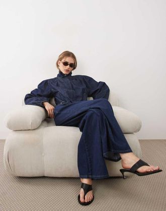 Asos Veste en jean fronc&eacute;e &agrave; col chemin&eacute;e - Bleu moyen