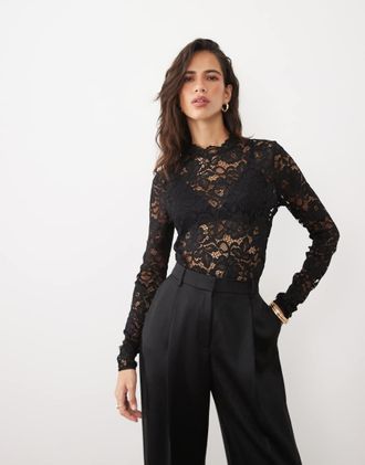 Vero Moda top en dentelle fleurie &agrave; manches longues et col montant noir