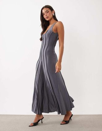 Asos robe longue pr&egrave;s du corps &agrave; col rond avec coutures apparentes en gris charbon