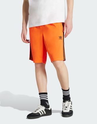 adidas Originals Adicolor Firebird - Shorts in Impact Orange/Schwarz