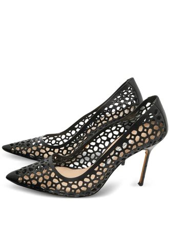 Manolo Blahnik escarpins en cuir &agrave; d&eacute;coupes - Noir