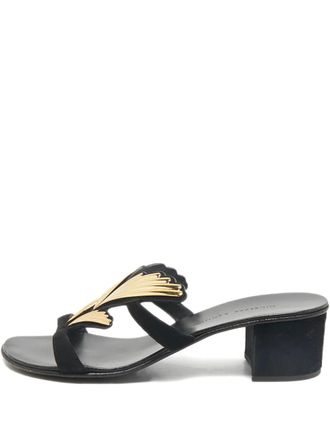 Giuseppe Zanotti Wildledersandalen mit Metallic-Fl&uuml;geln - Schwarz